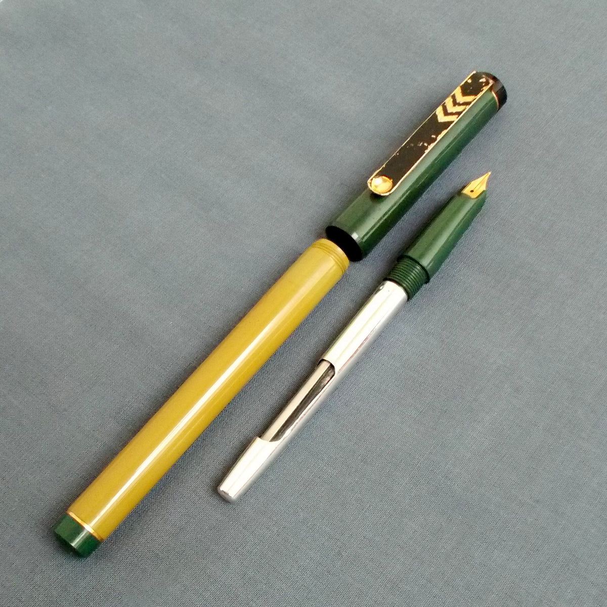 Vintage Swan ARMY LOOK Fountain Pen (NOS) - Made in India – Kiwipens